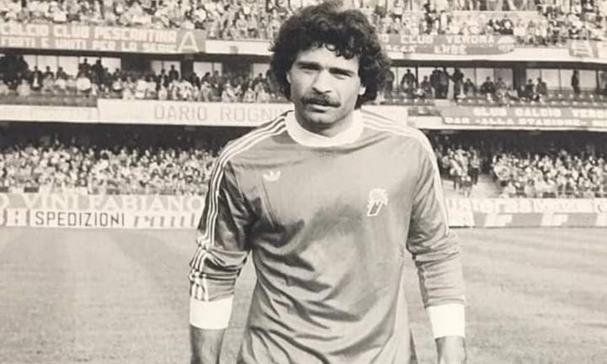 Due baffoni da mediano - Il Nobile Calcio